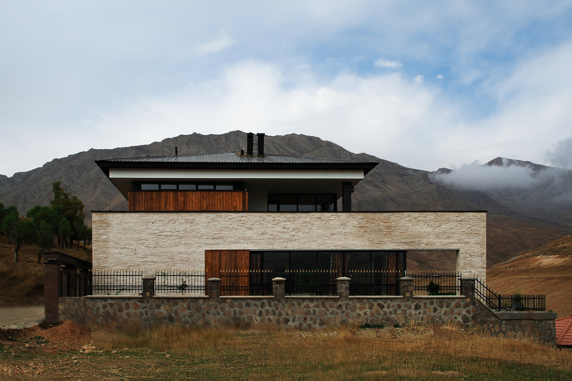 Gallery of Polour Villa / Special Space Studio - 11