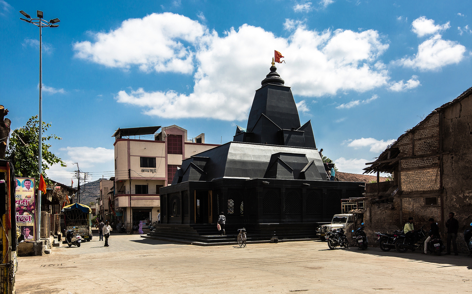 Gallery of MARUTI MANDIR – Home for GOD on Earth / Within N Without - 17