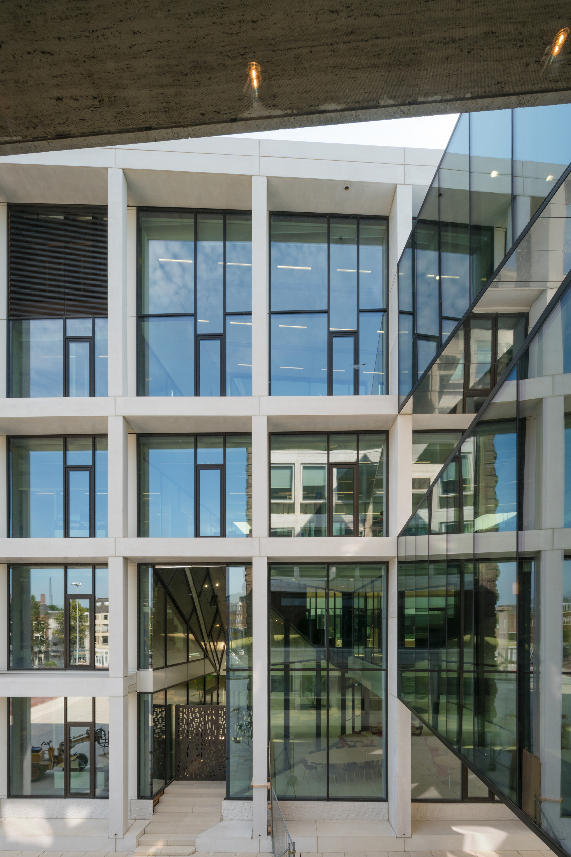 Gallery of House of Province / Team V Architecture - 6