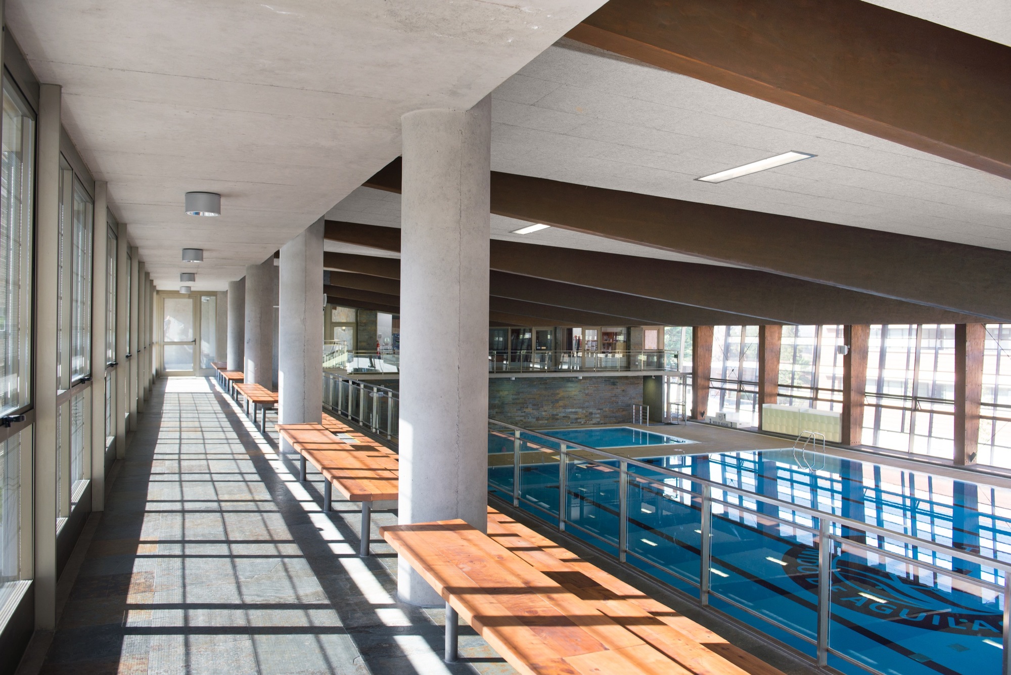 Galería de Edificio Piscinas Temperadas Nido de Águilas / OMN ...