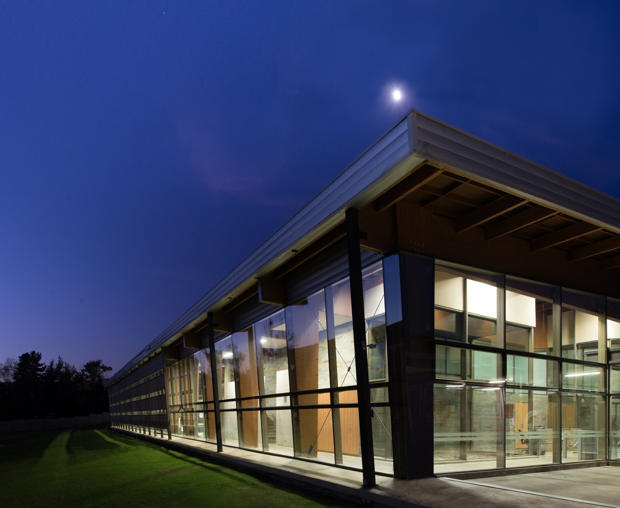Galería de Edificio Piscinas Temperadas Nido de Águilas / OMN ...