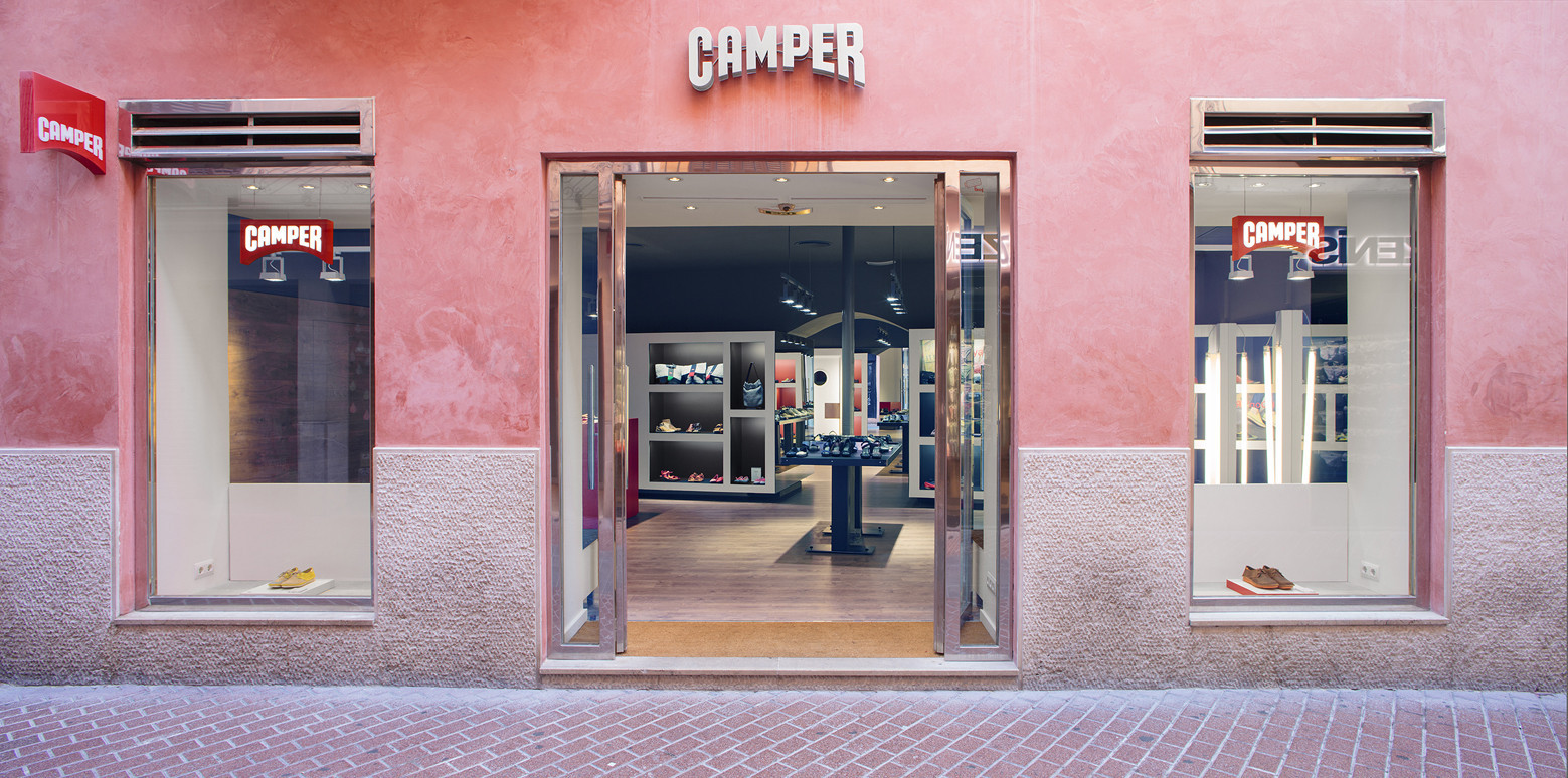 Gallery of Retail Architecture from 100 to 1000 Square Meters: Examples ...