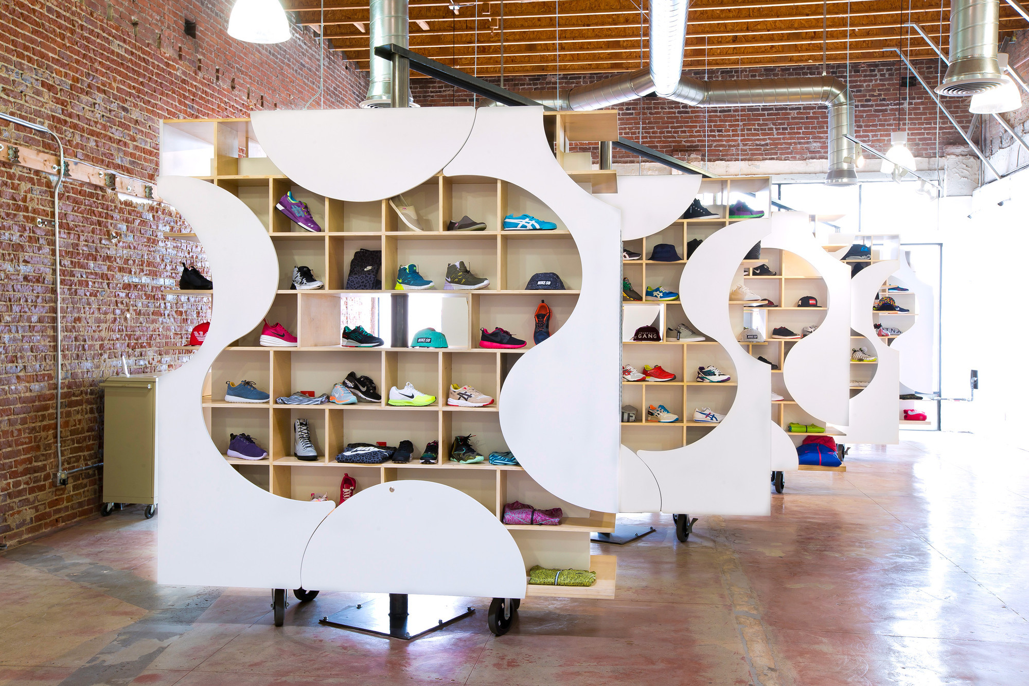 Gallery of Retail Architecture from 100 to 1000 Square Meters: Examples ...