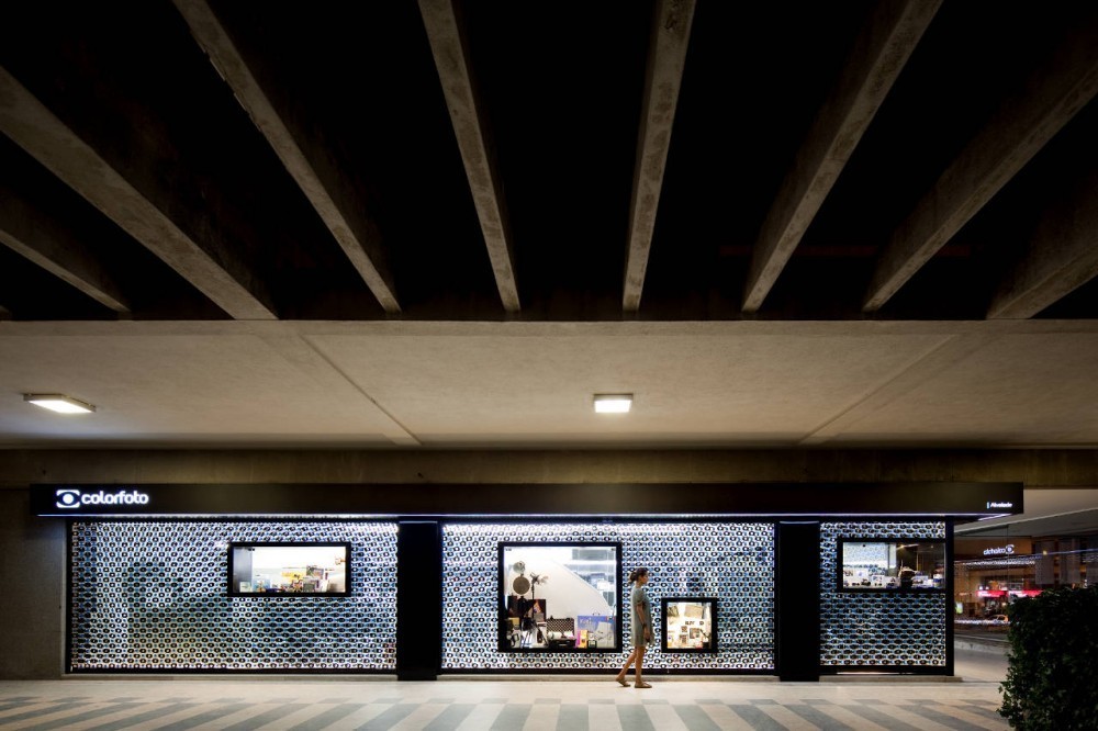 Gallery of Retail Architecture from 100 to 1000 Square Meters: Examples ...