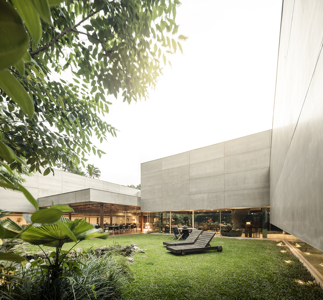 Gallery of Retail Architecture from 100 to 1000 Square Meters: Examples ...