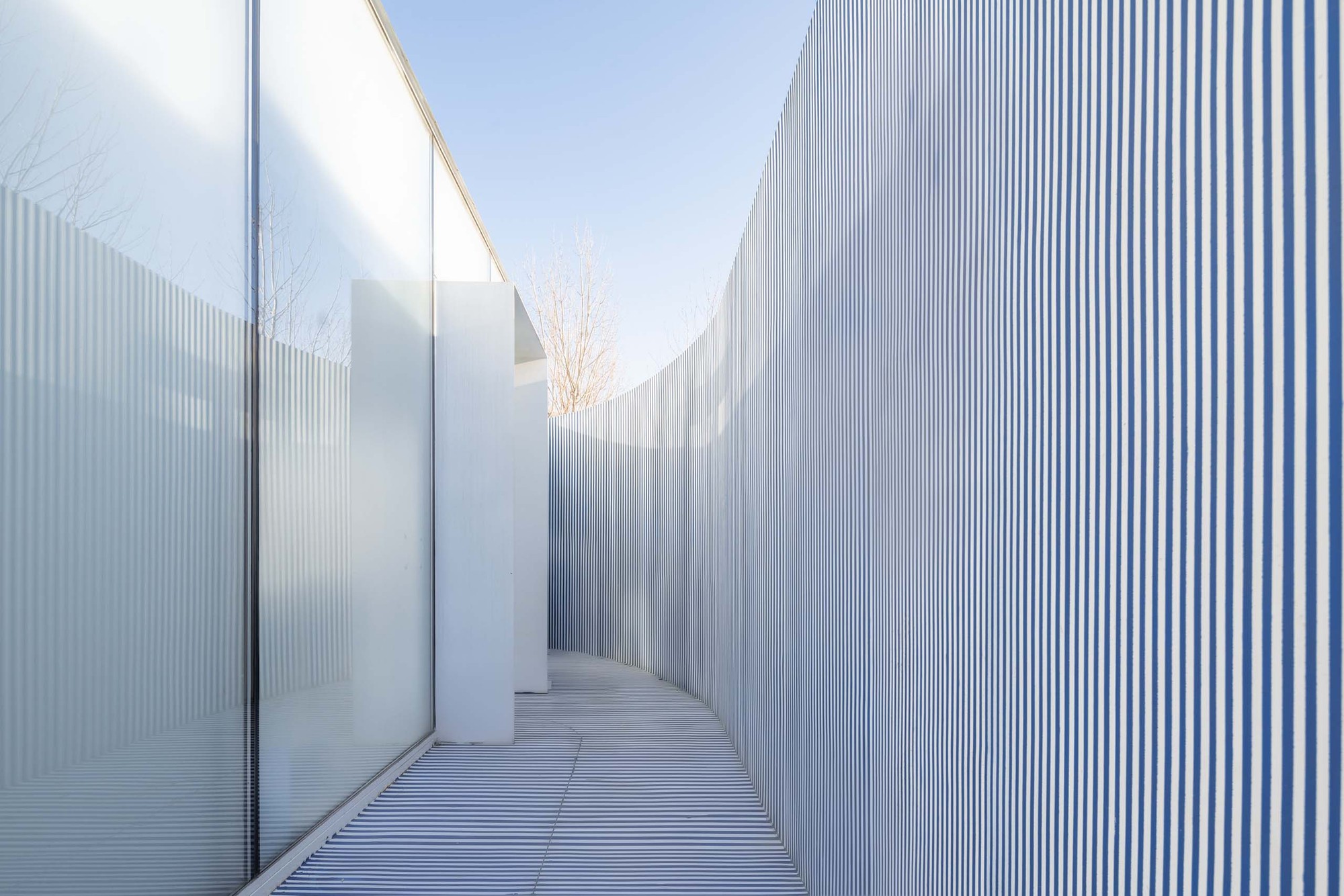 Gallery of Striped House / Wutopia Lab - 23