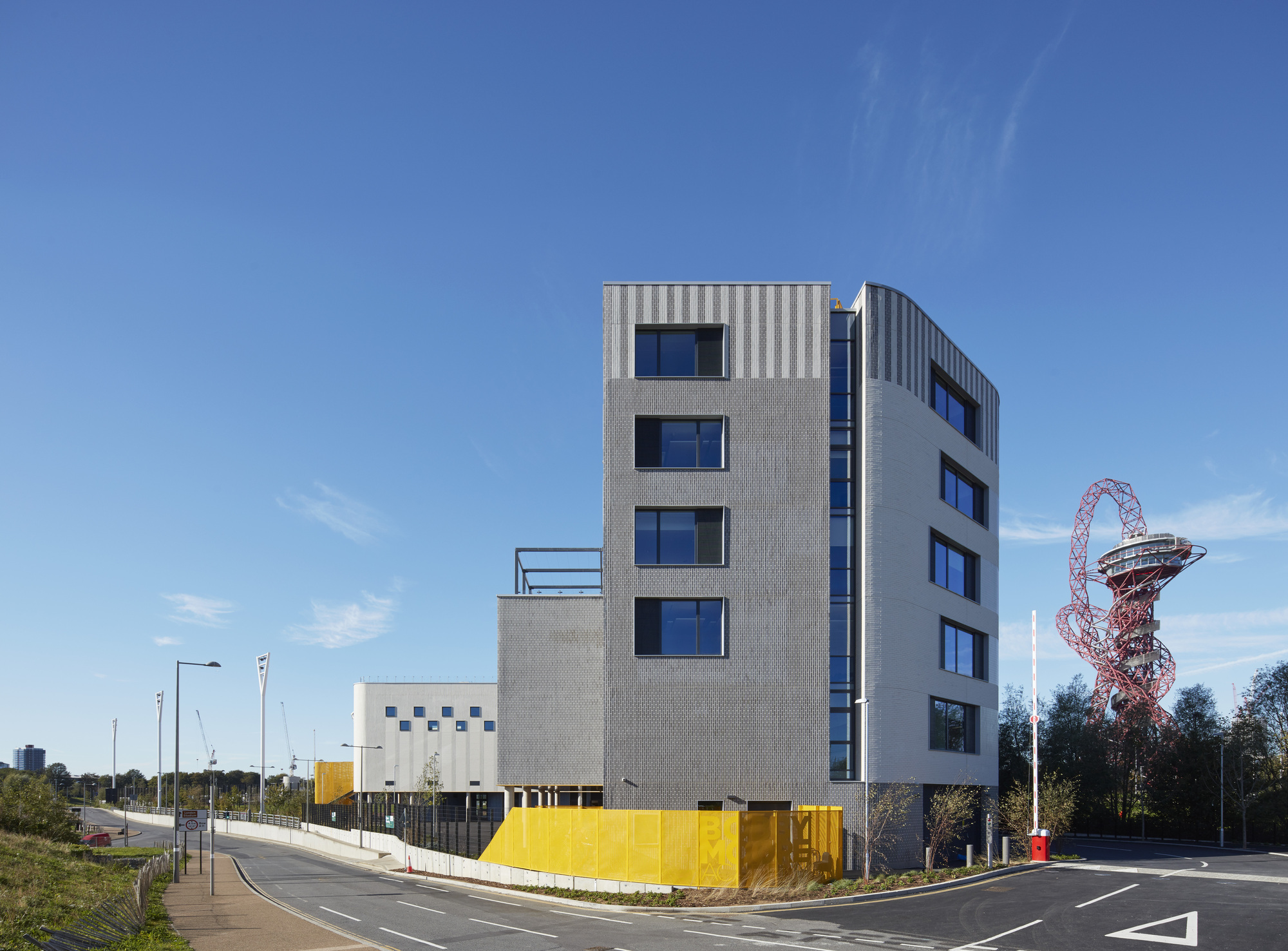 Gallery of Bobby Moore Academy, Secondary School / Penoyre & Prasad - 6