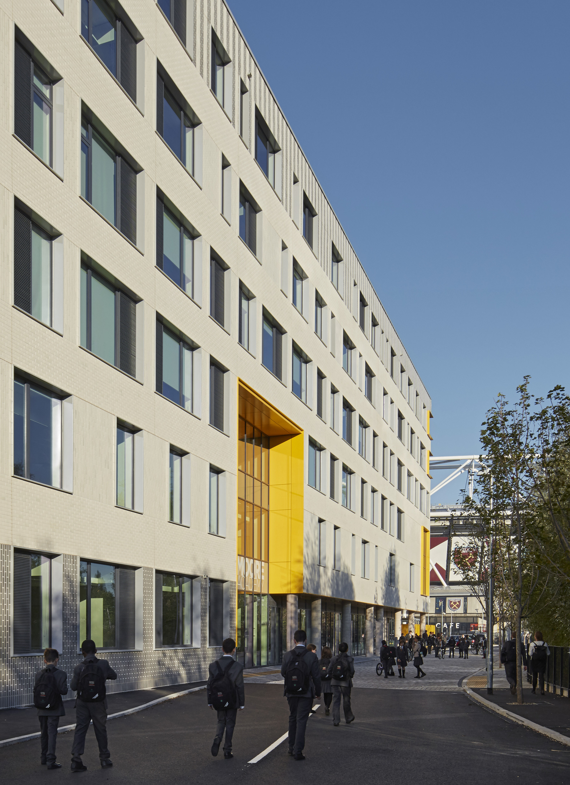 Gallery of Bobby Moore Academy, Secondary School / Penoyre & Prasad - 14