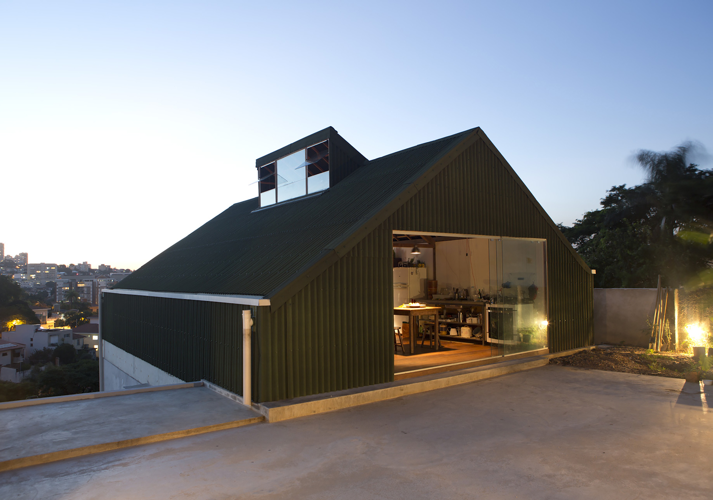 Gallery of Brazilian Houses: 16 Projects with Tile Roofs - 11