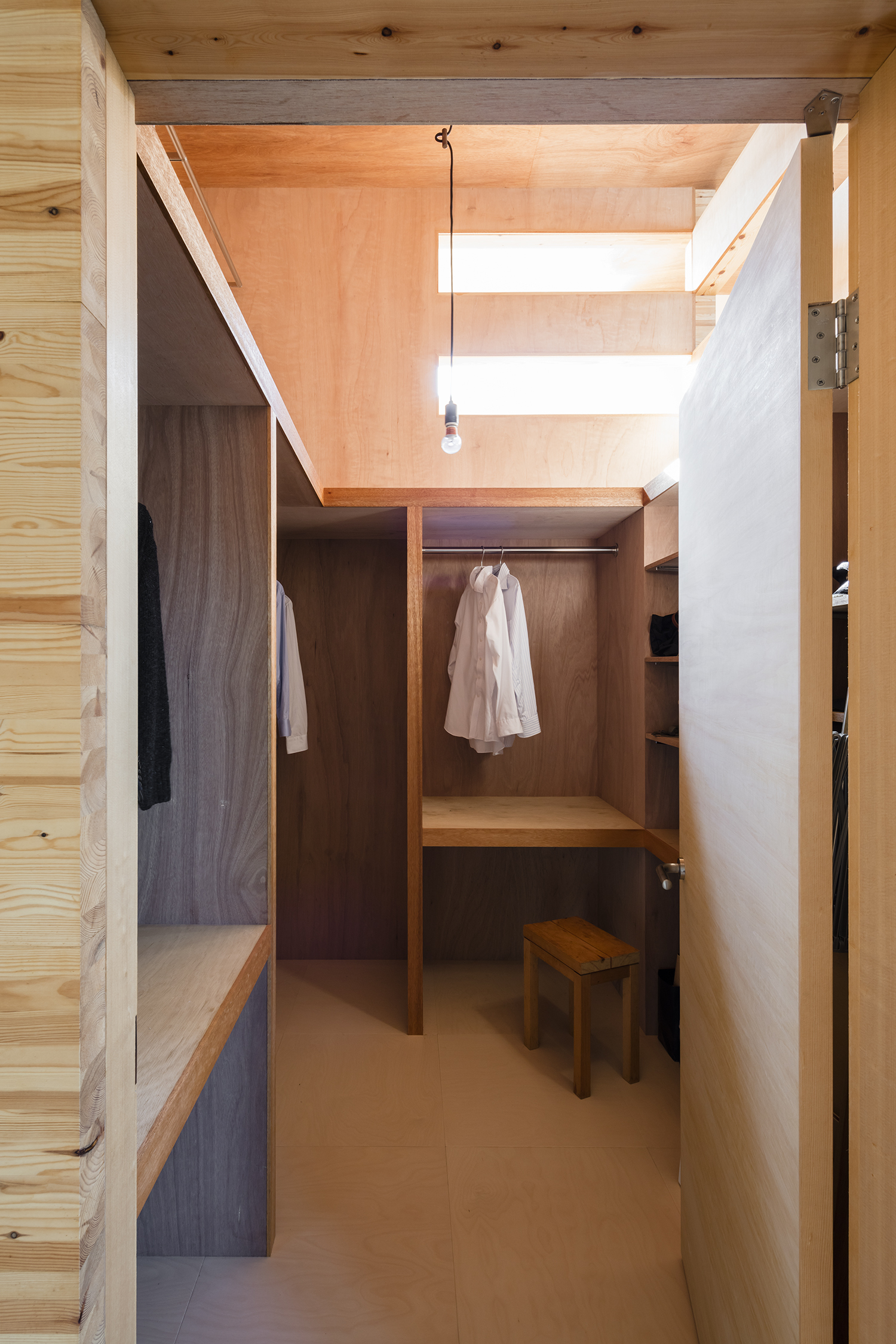 Gallery of Three storage places and Eight roofs ...