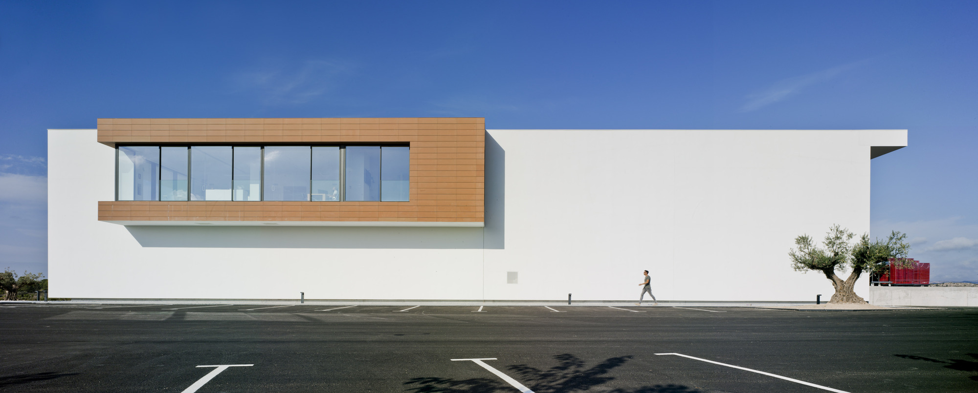 Gallery of Casa Rojo Cellar and Headquarters / Srta. Rottenmeier ...