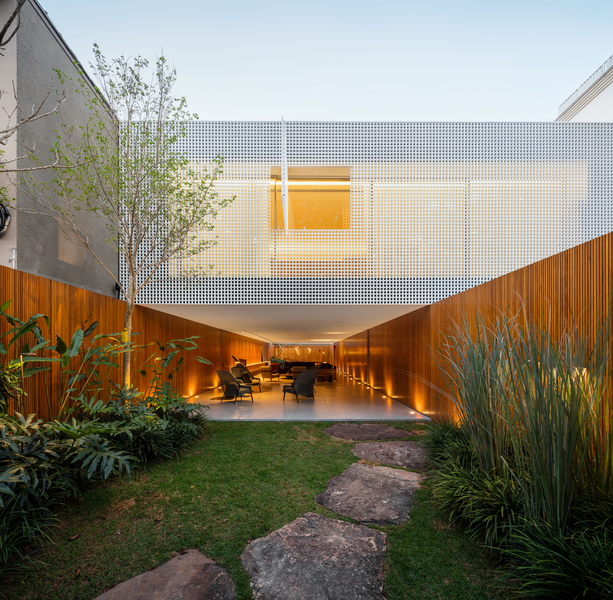 Gallery of C+C House / Studio MK27 - Marcio Kogan + Samanta Cafardo - 48