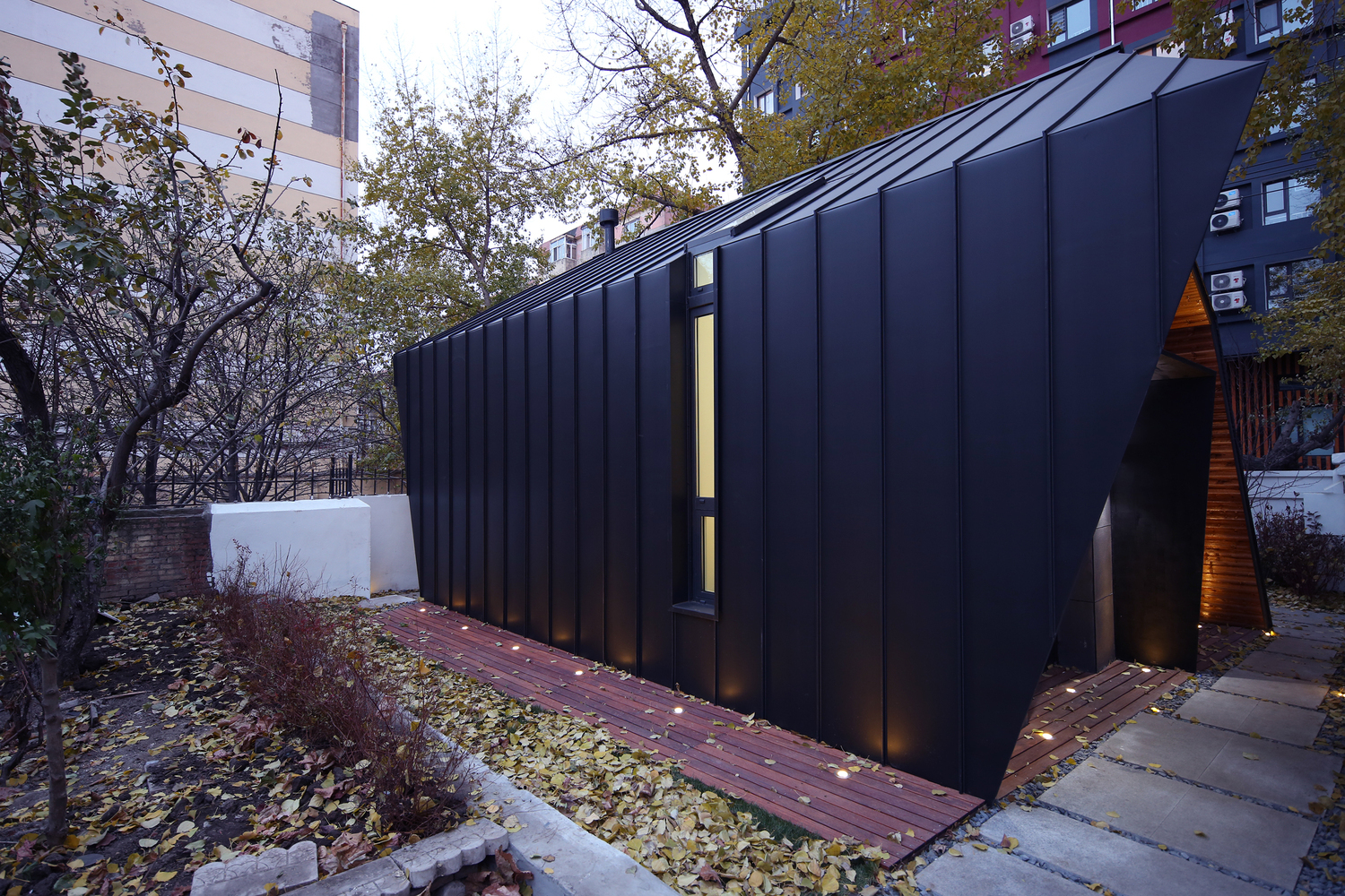 Gallery of Zinc-Coated Buildings: 20 Recyclable and Durable Facades - 25