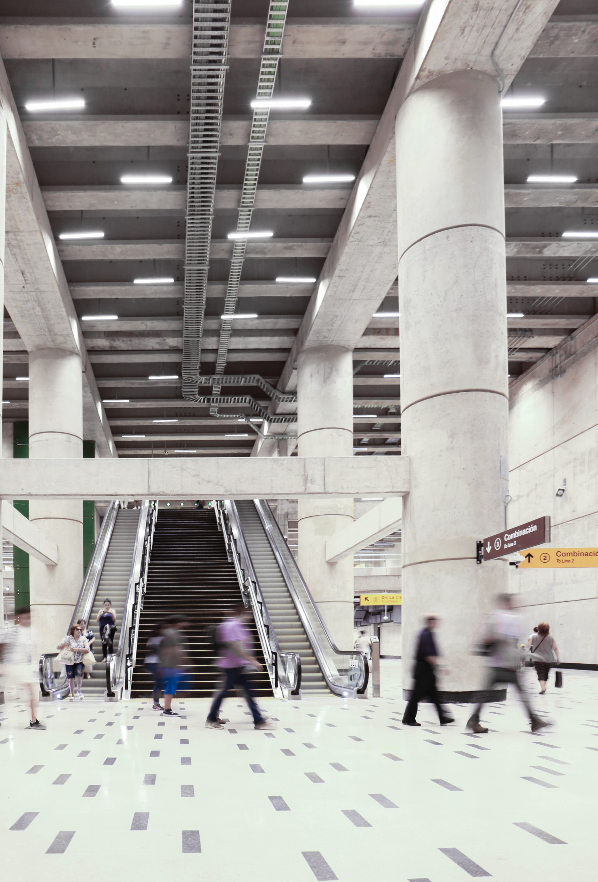 Galería de Línea 3 de Metro de Santiago bajo la mirada de María ...