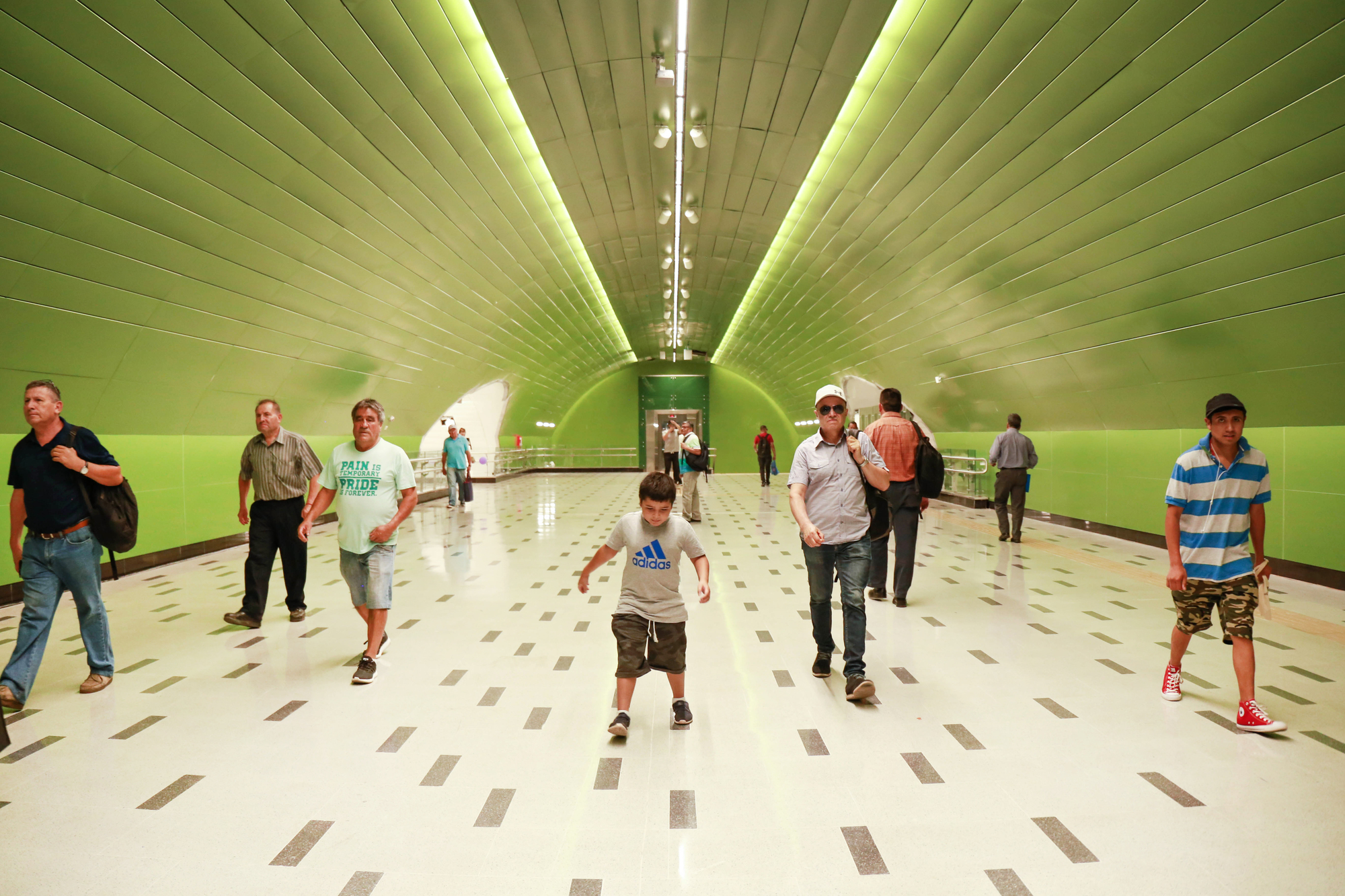Galería de Línea 3 de Metro de Santiago bajo la mirada de María ...
