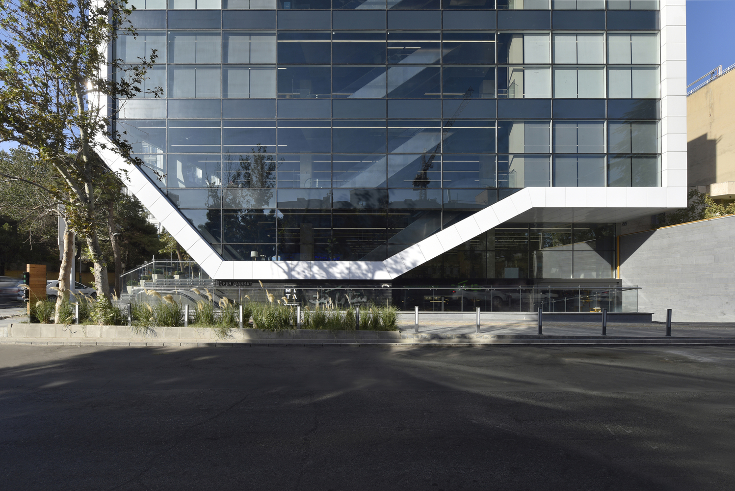 Gallery of Sam Pasdaran / Razan Architects - 4