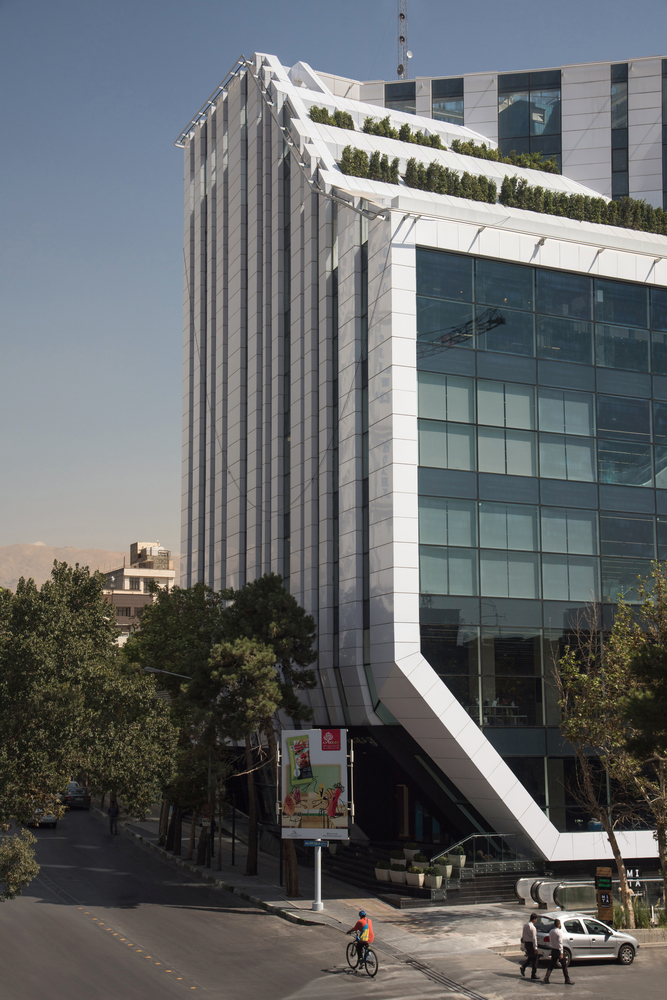 Gallery of Sam Pasdaran / Razan Architects - 14