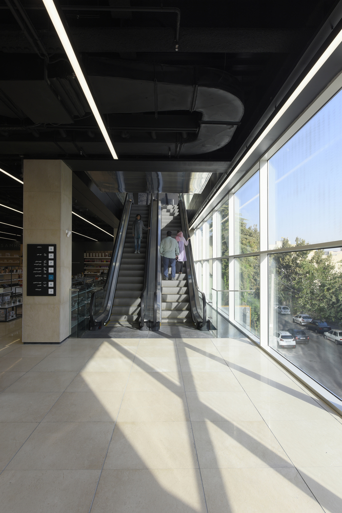 Gallery of Sam Pasdaran / Razan Architects - 4