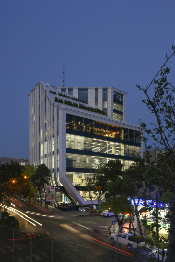 Gallery of Sam Pasdaran / Razan Architects - 18