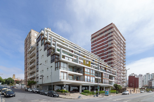 Clásicos de Arquitectura: Terrace Palace / Antonio Bonet, Roberto Luna, Raúl Fernández y ...