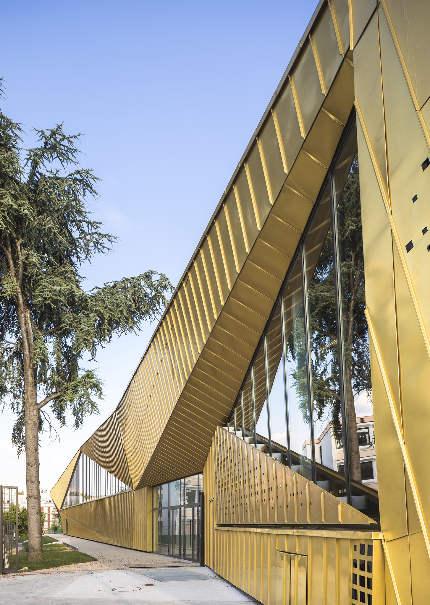 Galeria de Complexo Esportivo La Fontaine / archi5 + Tecnova ...