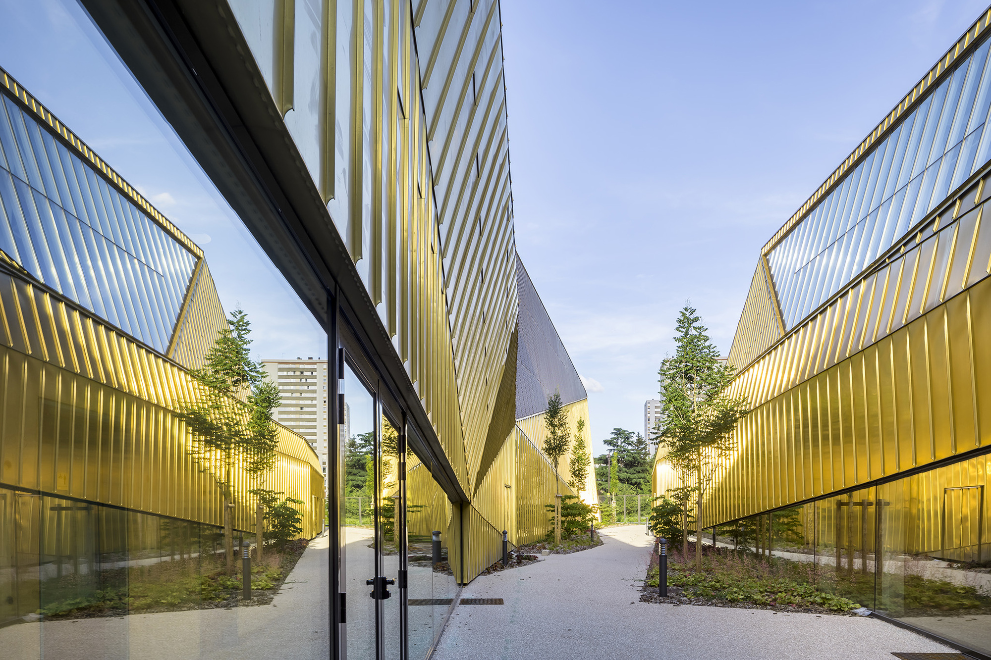 Galeria de Complexo Esportivo La Fontaine / archi5 + Tecnova ...