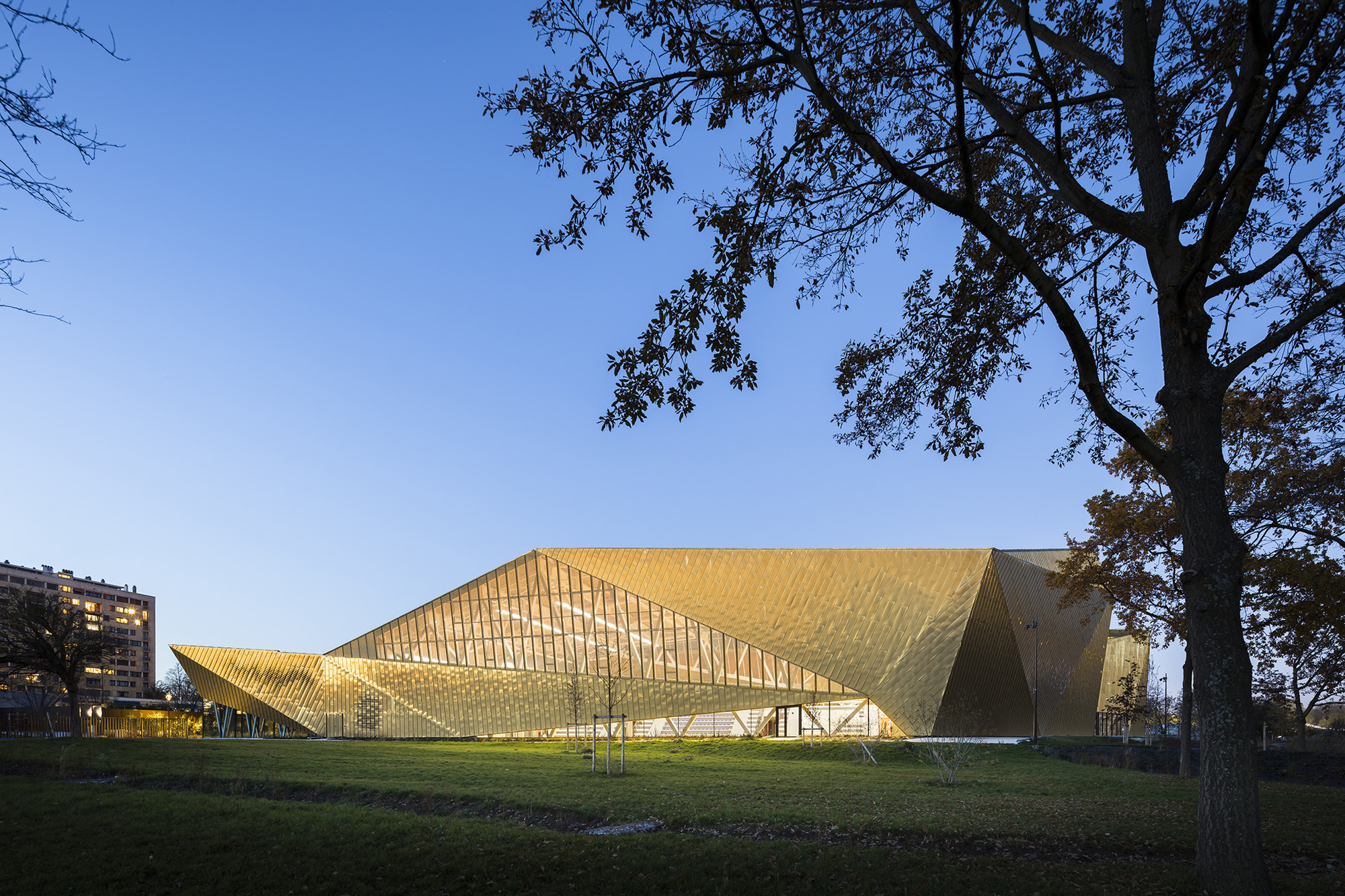 Gallery of La Fontaine Sports Complex / archi5 + Tecnova Architecture - 18