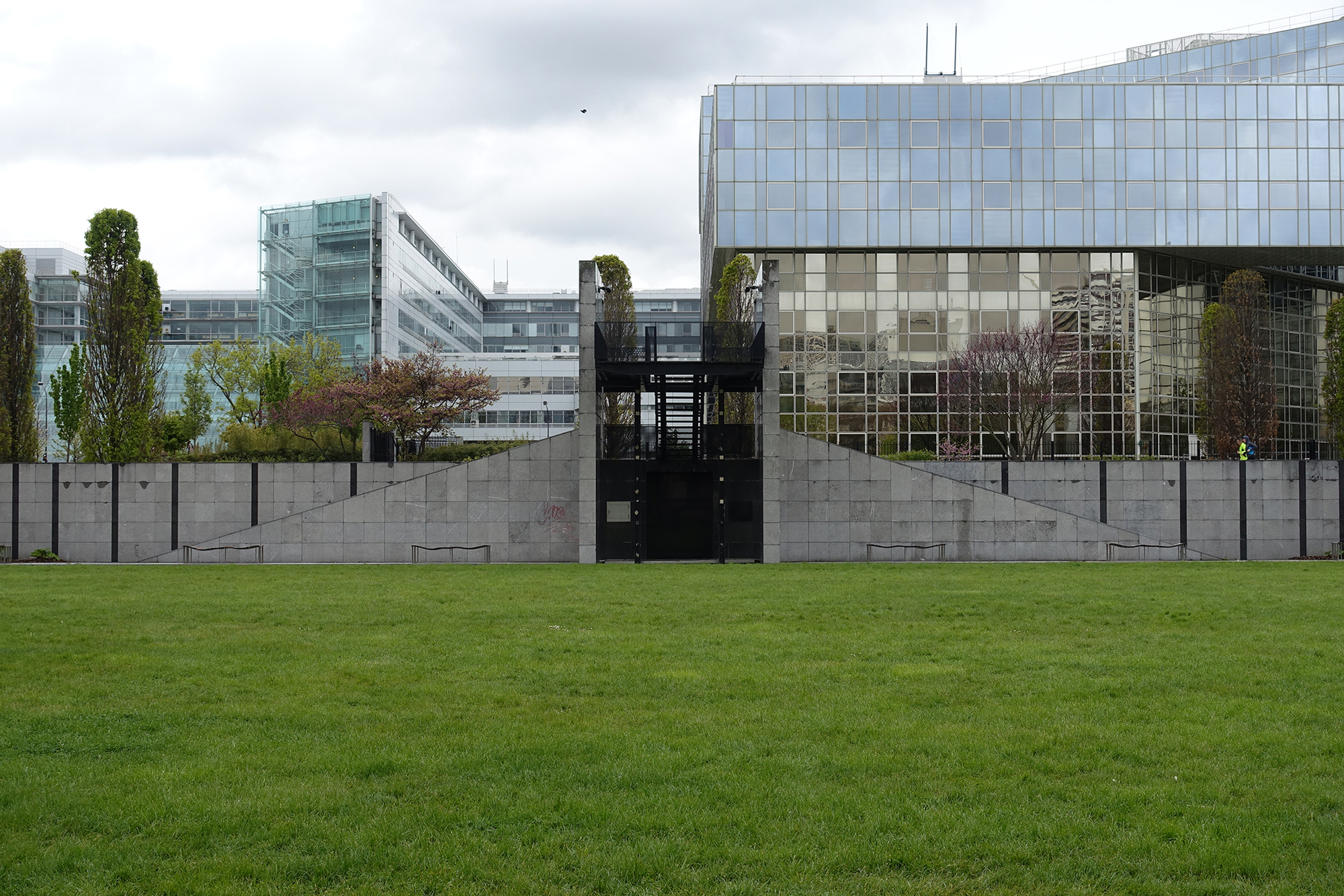 Gallery of AD Classics: Parc Andre Citroen / Alain Provost - 22