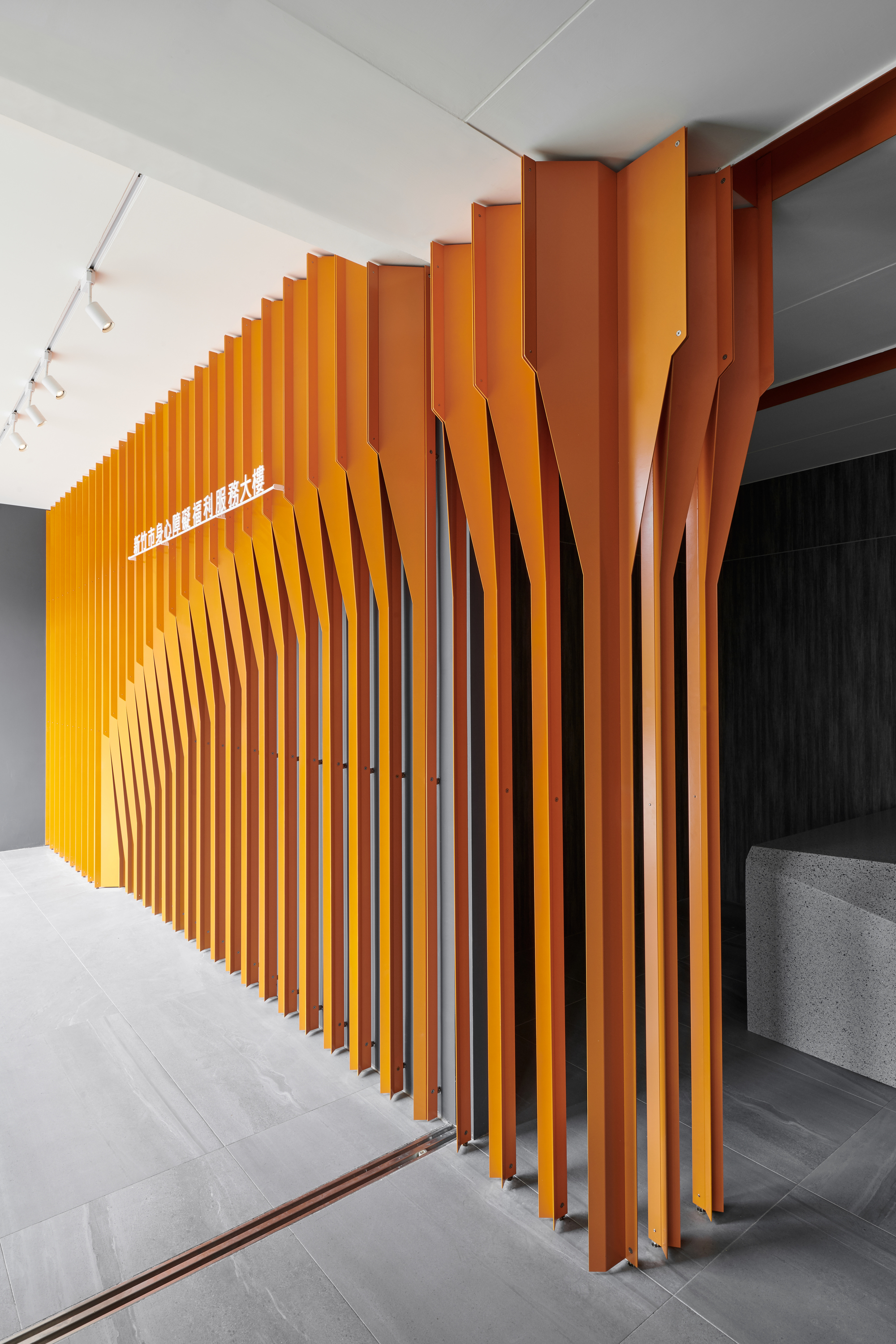 Gallery of Supporting S Wall / PUMT Architects - 8