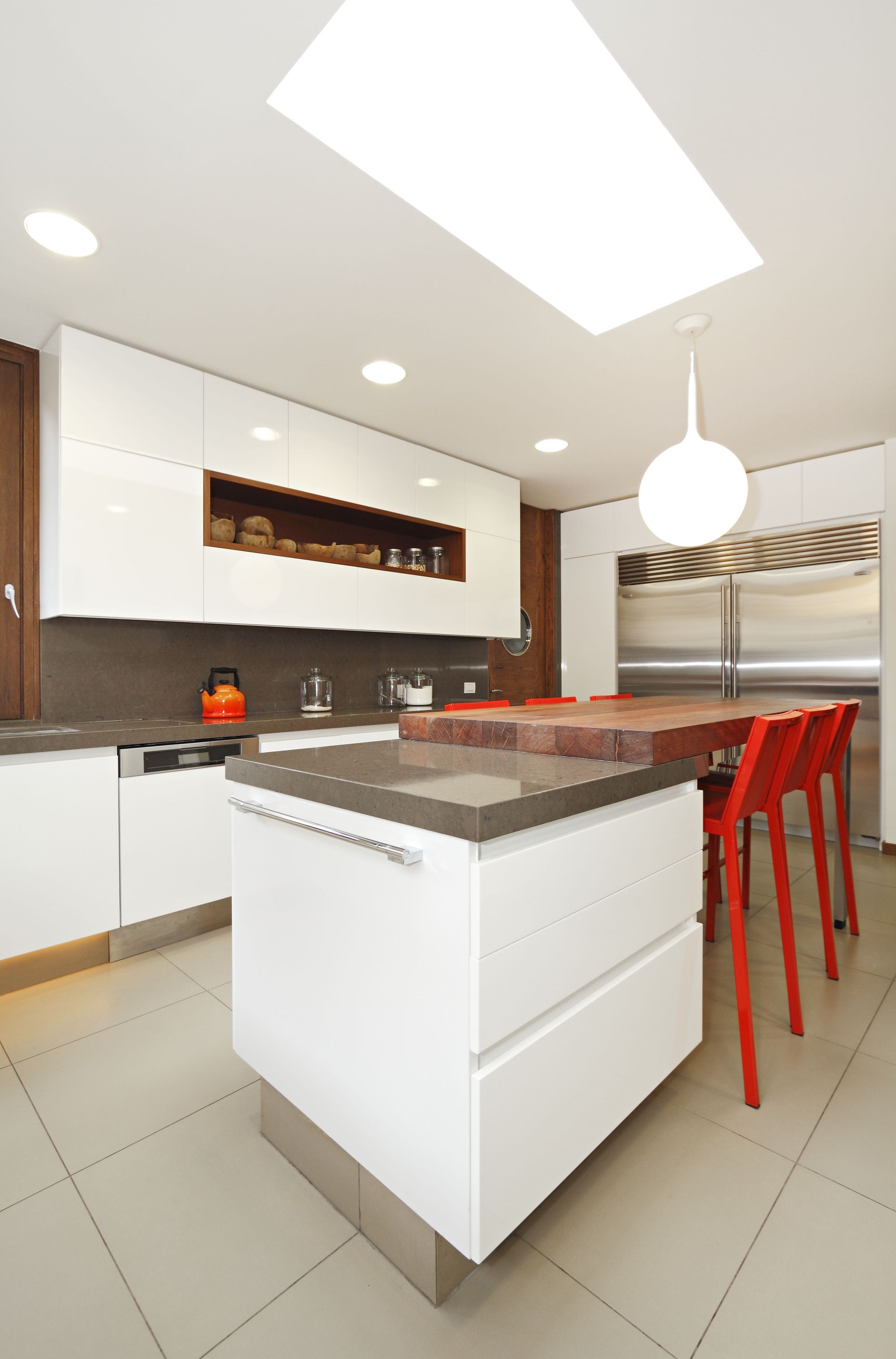 Gallery of Chilean Houses And Their Kitchens In Detail - 15