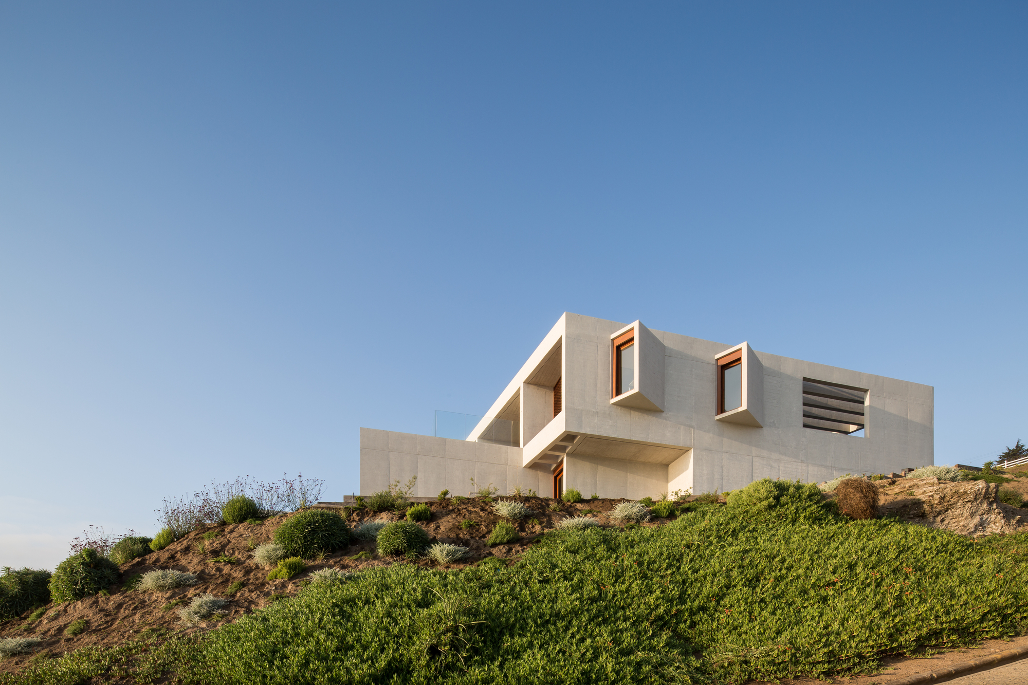 Gallery of Chilean Houses And Their Kitchens In Detail - 24