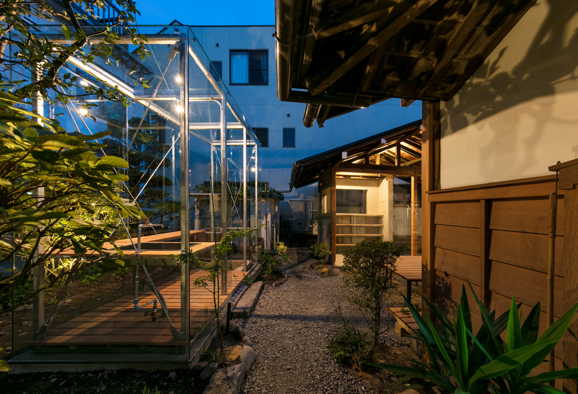 Gallery of House with 6 annexes / Kiyoaki Takeda Architects - 14