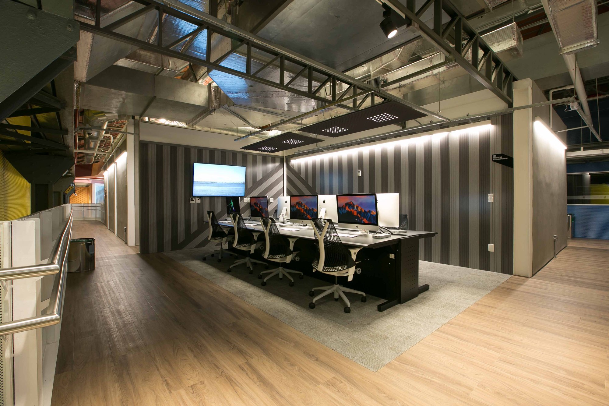 Galeria de YouTube Space Rio de Janeiro / RRA + Todos Arquitetura - 16