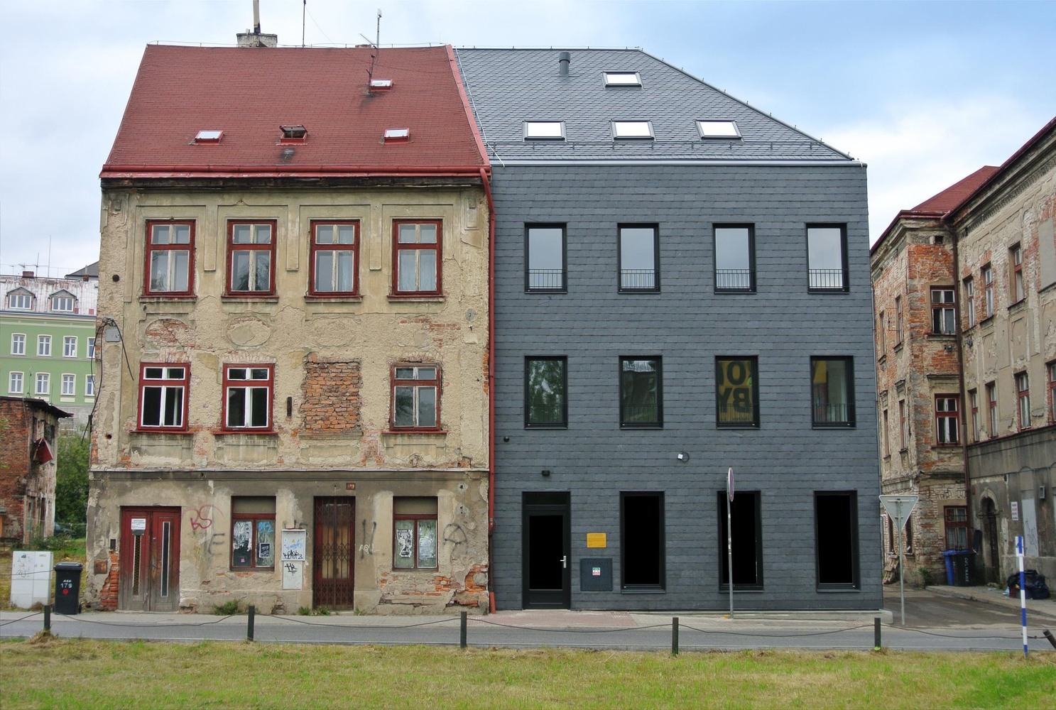 Gallery of Sun-Filled Spaces Created By Skylights In 20 Architectural ...