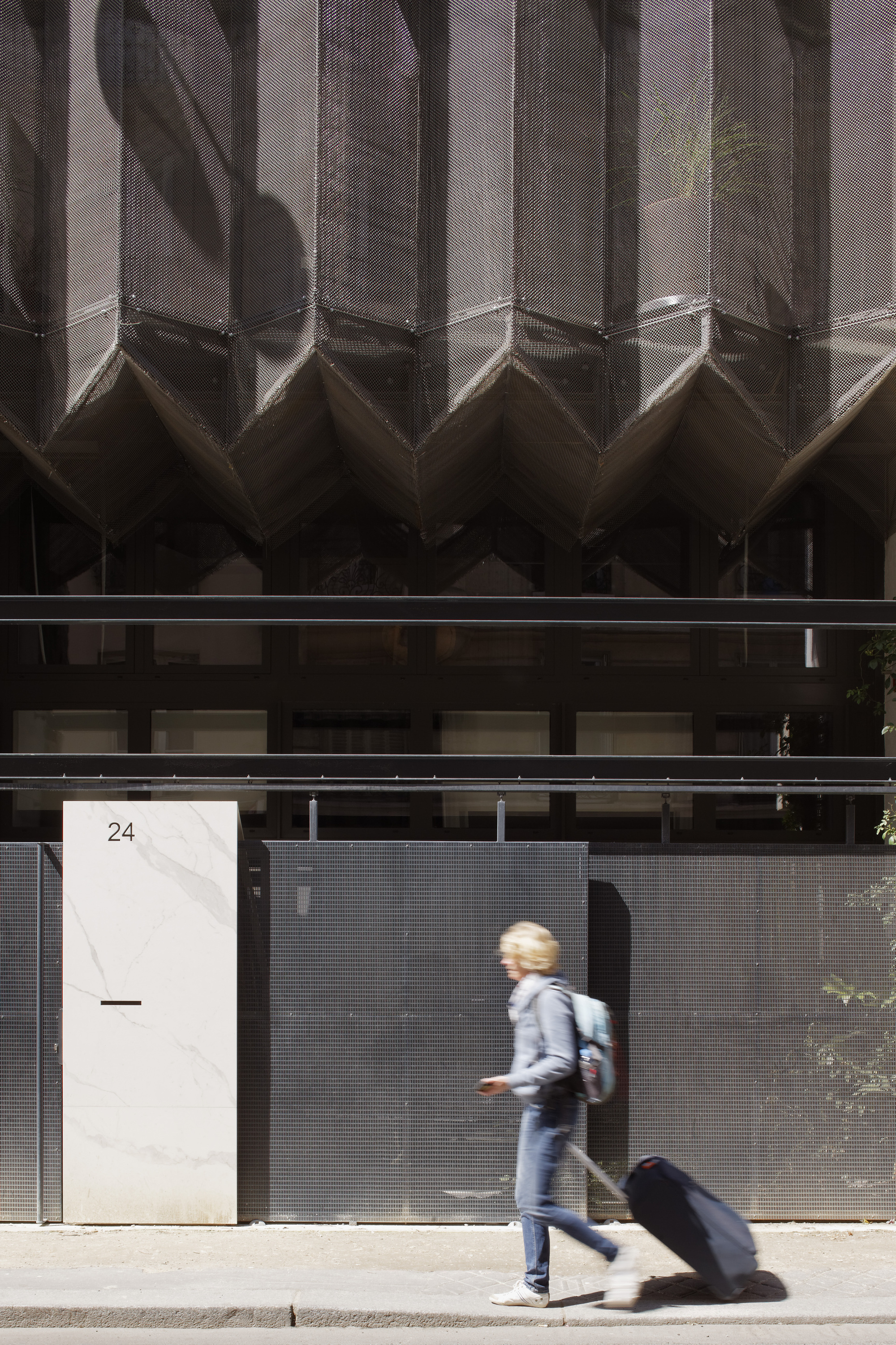 Gallery of La Maison Plissée / WRA- Wild Rabbits Architecture - 6