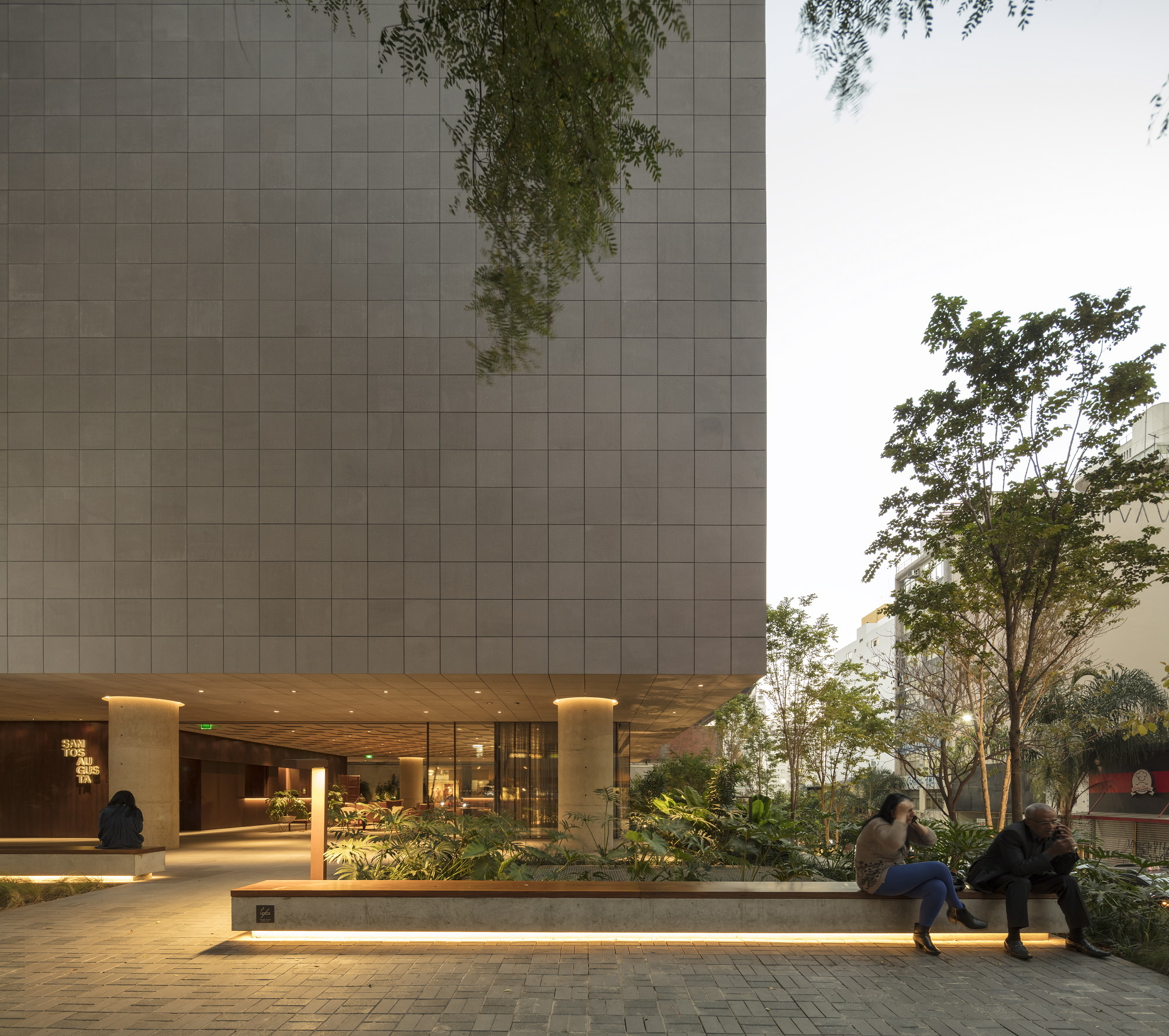 Gallery of Santos Augusta Building / Isay Weinfeld - 3