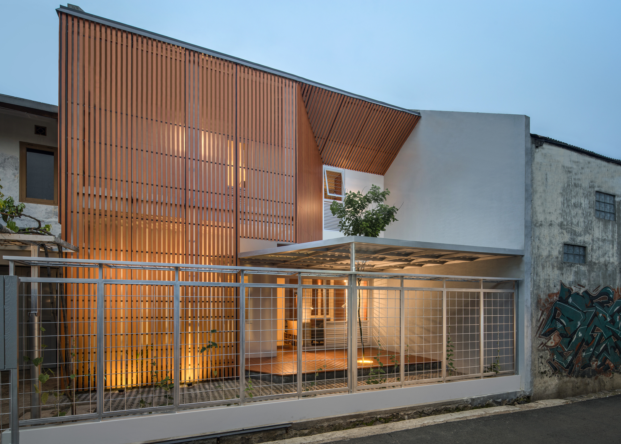 Galeria de Casa Albizzia / Aaksen Responsible Aarchitecture - 9