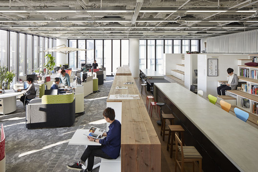 Offices and Workplaces: Examples in Plan | ArchDaily