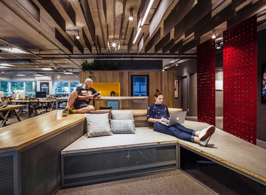 Offices and Workplaces: Examples in Plan | ArchDaily
