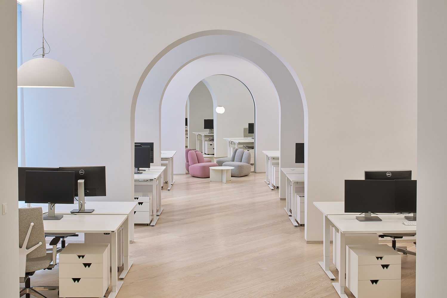 Gallery of Offices and Workplaces: Examples in Plan - 69