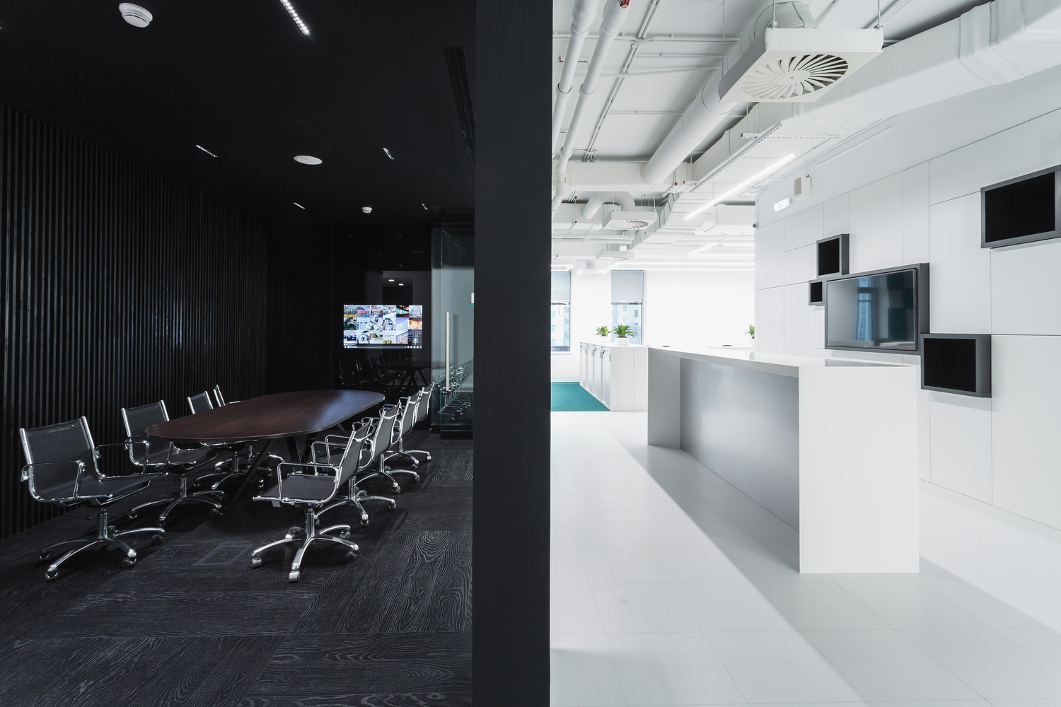 Gallery of Offices and Workplaces: Examples in Plan - 61