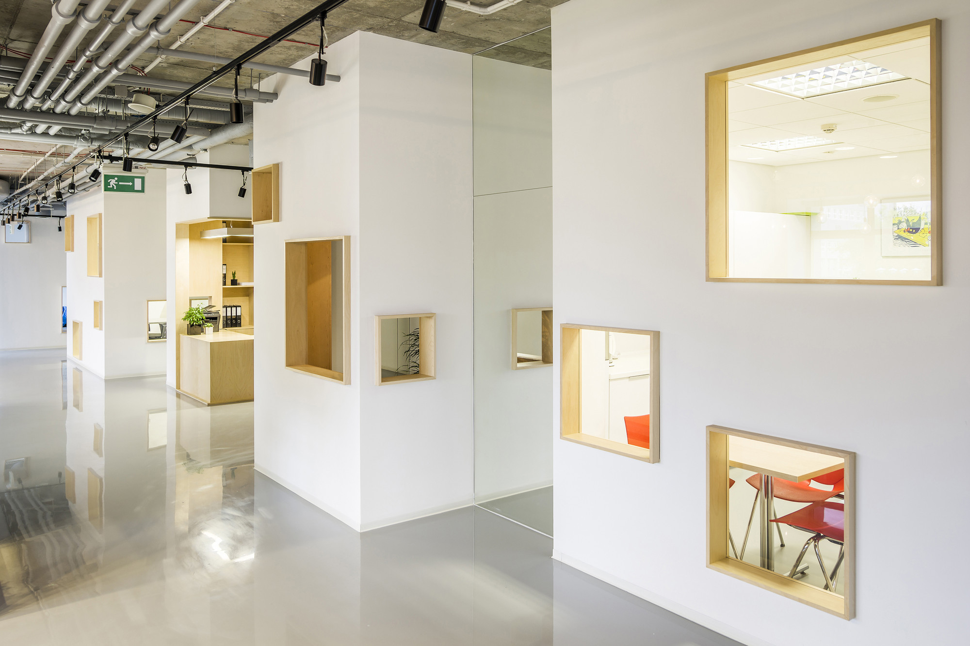 Gallery of Offices and Workplaces: Examples in Plan - 101