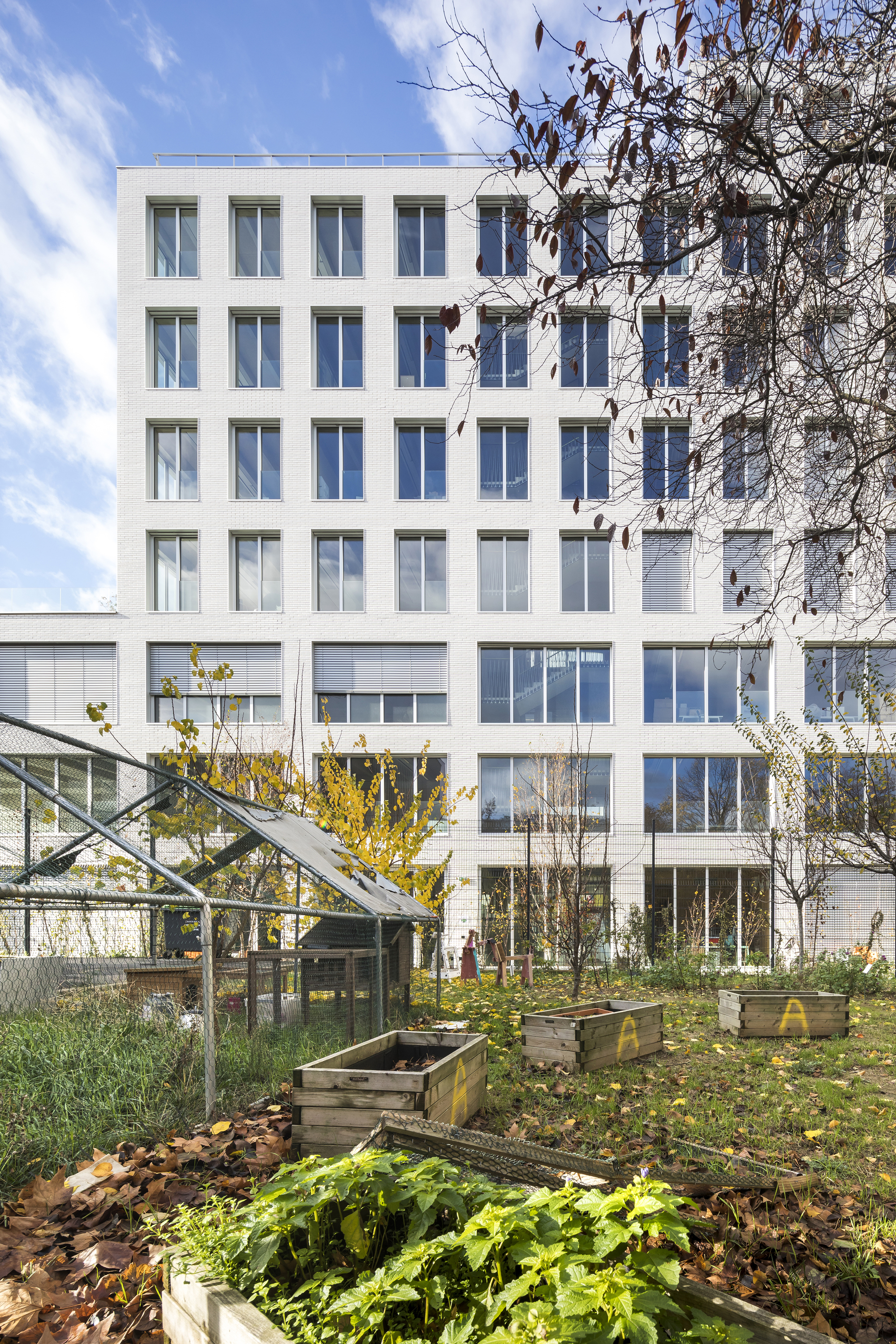 Gallery of Business Center Binet / AZC Architectes - 16