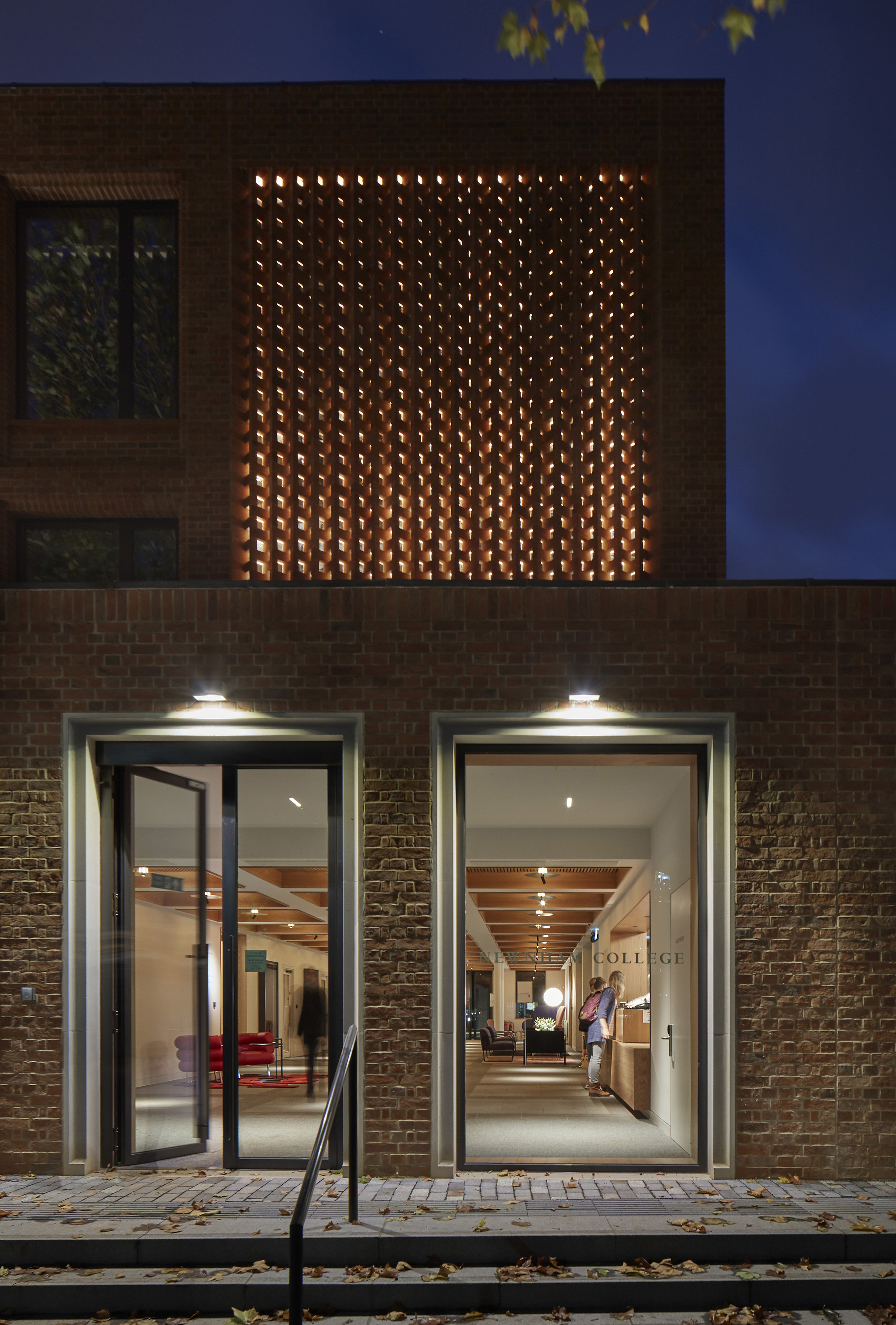 Gallery of Dorothy Garrod Building / Walters & Cohen Architects - 19