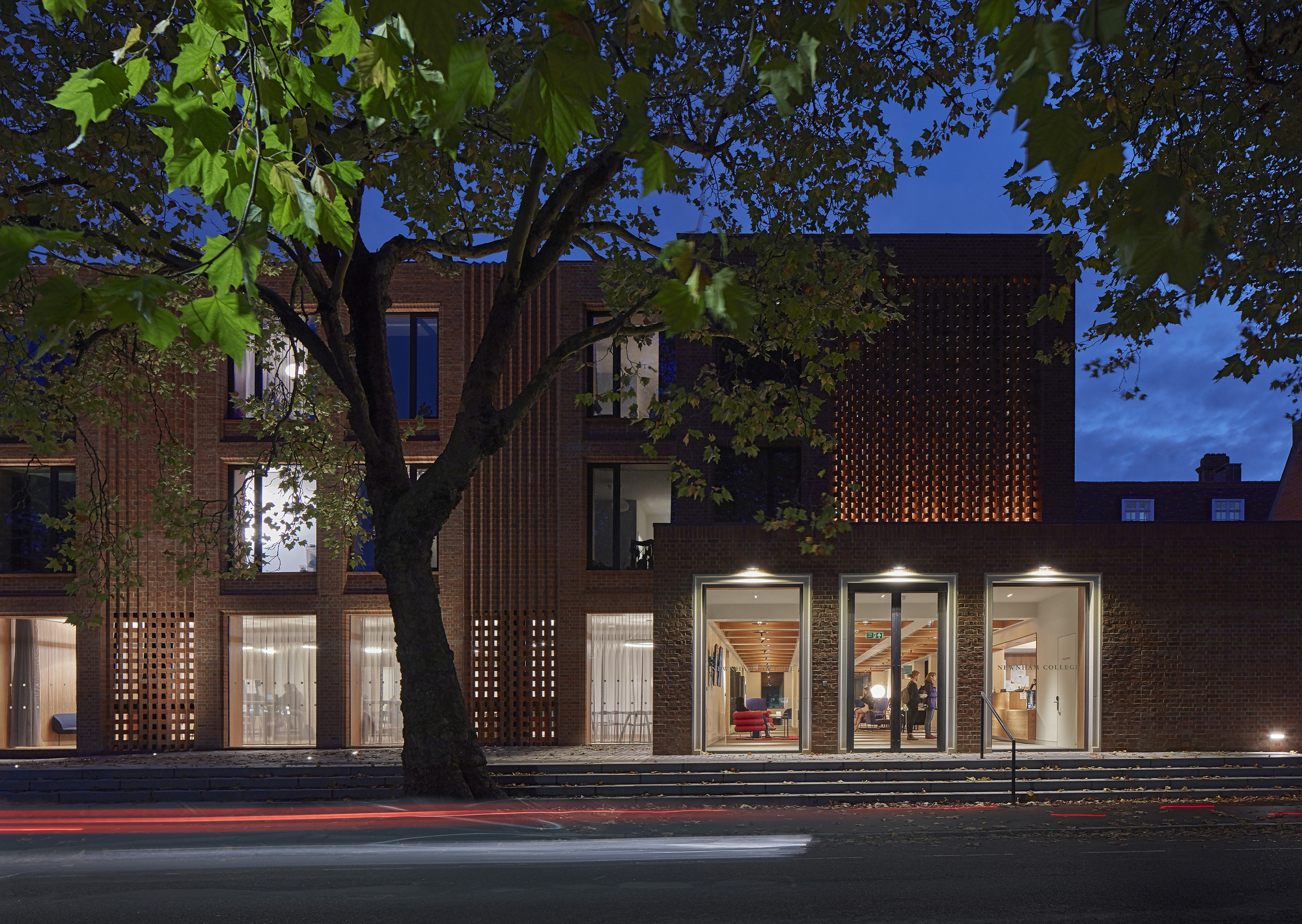Gallery of Dorothy Garrod Building / Walters & Cohen Architects - 16