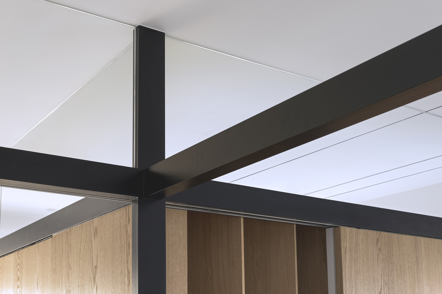 Gallery of Modern Color / Studio In2 - 12