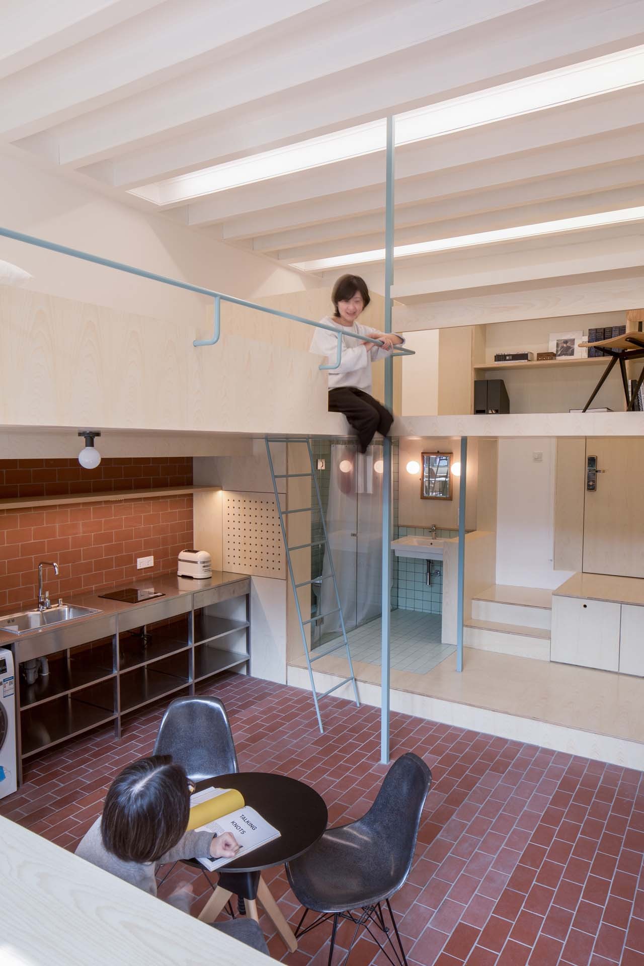 Gallery of U-shape room / Atelier TAO+C - 15