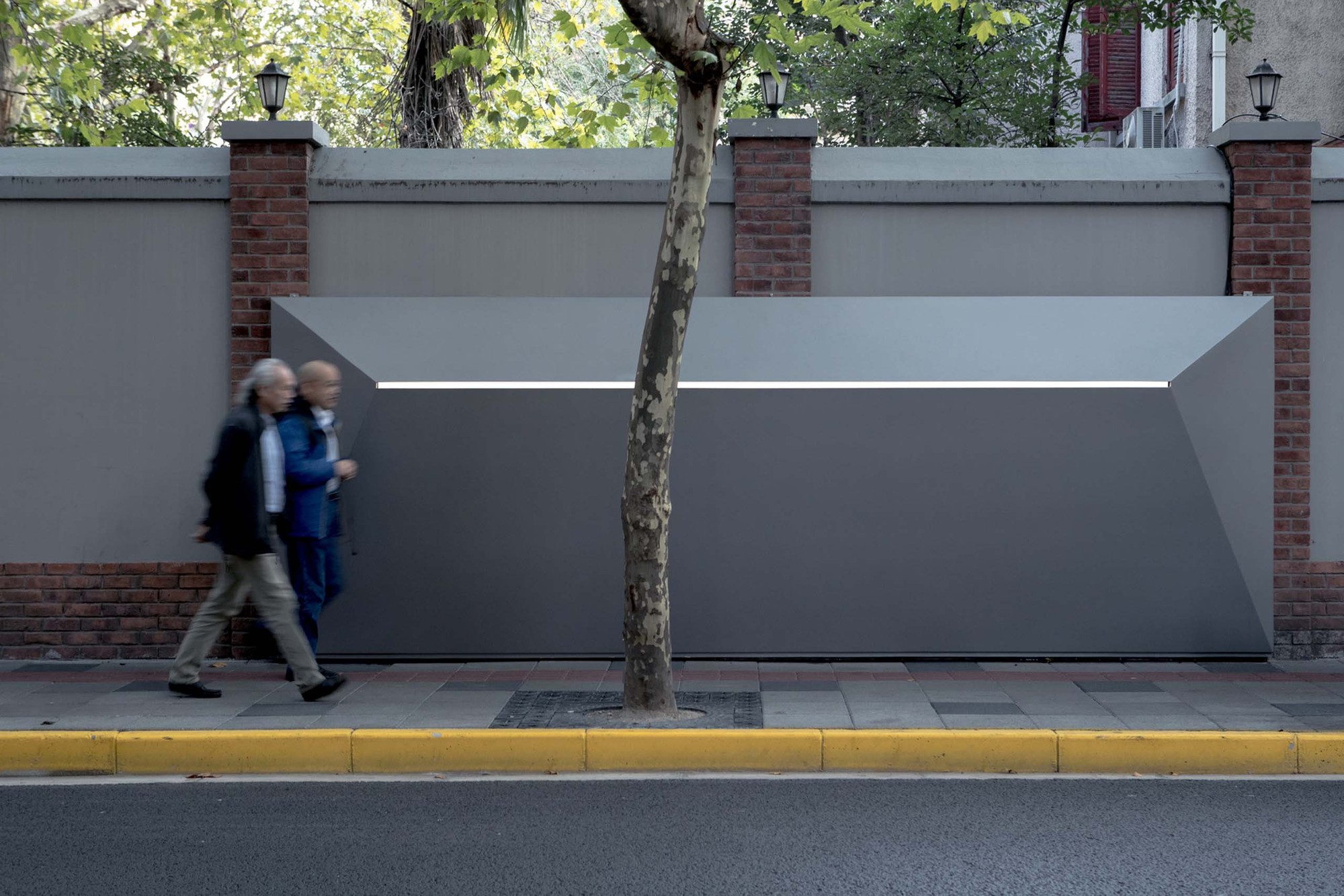Gallery of Street-Wall Gallery on Yuyuan Road / Xiang Architects - 8