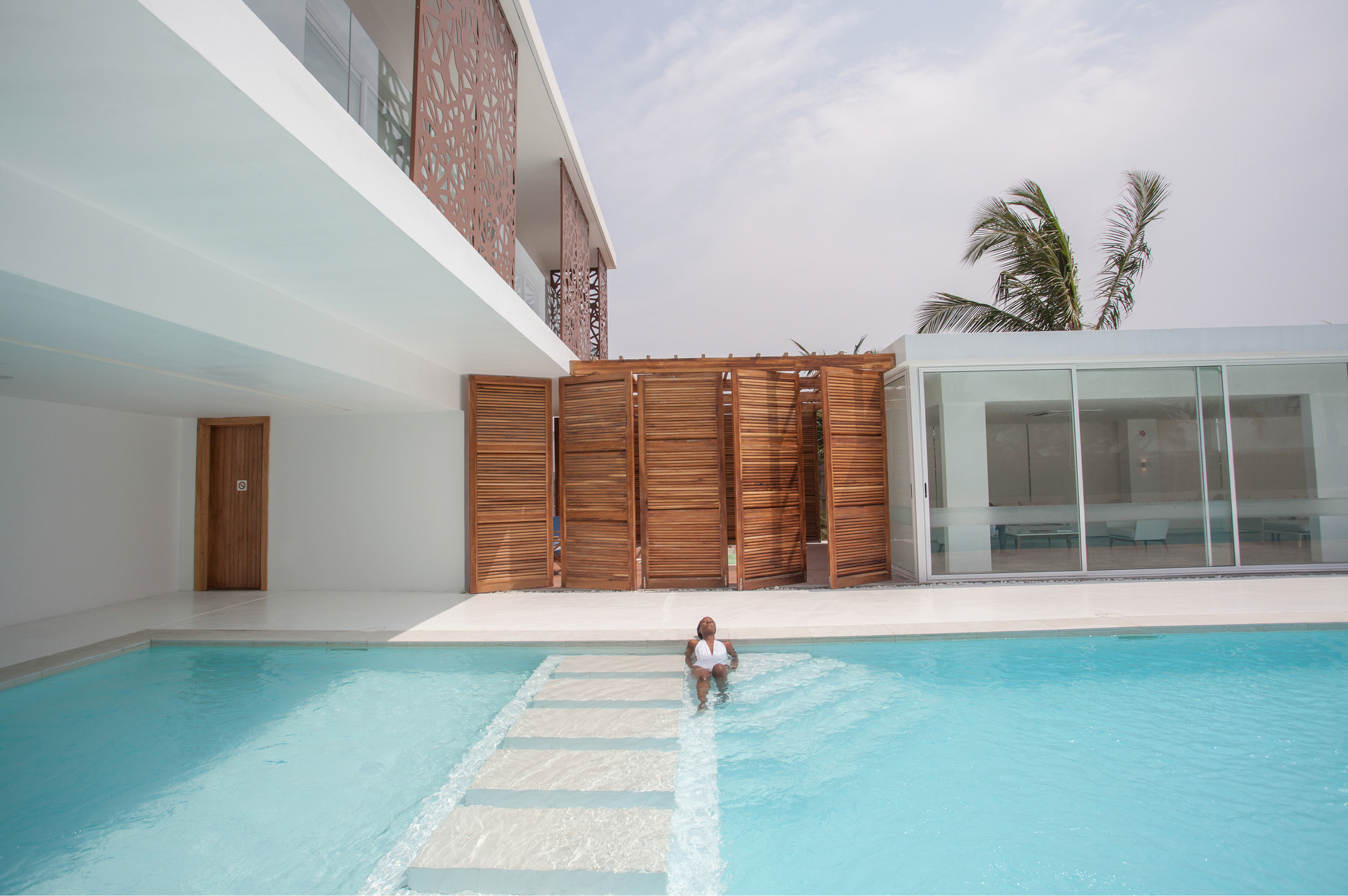 Sencillo Beach House / Oshinowo Studio | ArchDaily