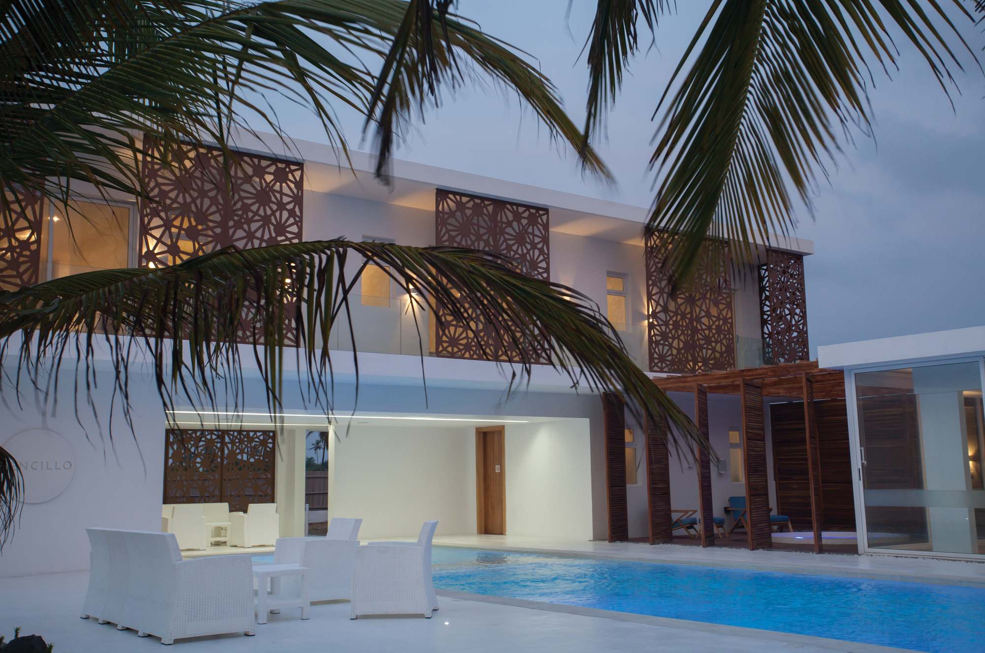 Gallery of Sencillo Beach House / cmDesign Atelier - 27